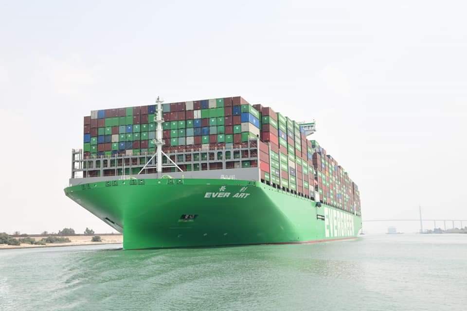 « Ever Art », Le Plus Grand Porte-conteneurs Au Monde Traverse Le Canal ...