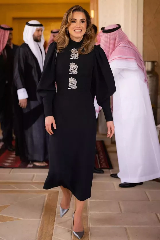 Fiançailles Du Prince Hussein : Zoom Sur Les Looks De La Reine Rania Et ...